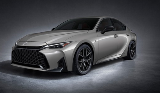 トヨタ、「LEXUS IS」新型を世界初公開、走行性能とデザインを進化 - 日本インタビュ新聞 株式投資情報